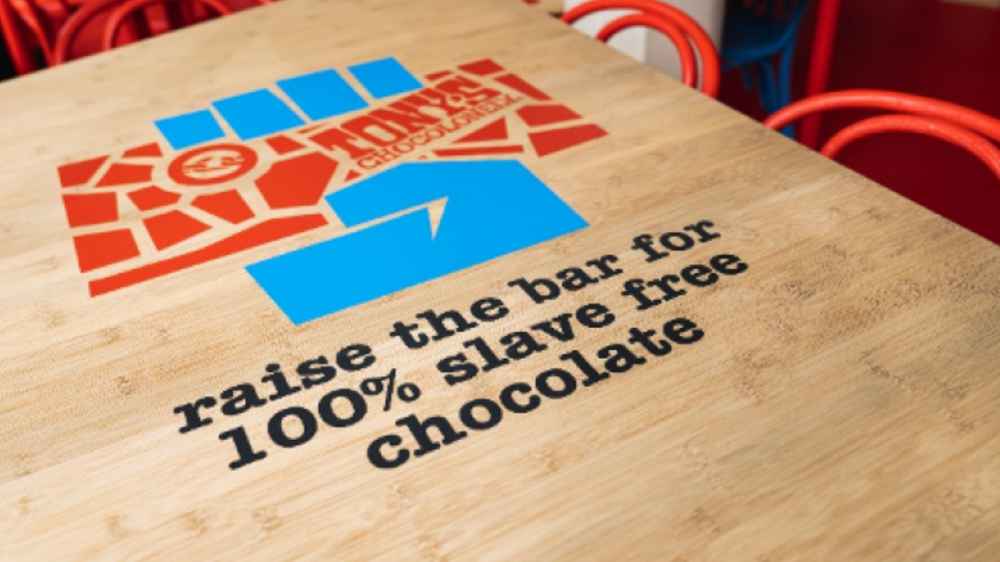Tony’s Chocolonely legt slaafvrije missie voor altijd vast met gouden ...